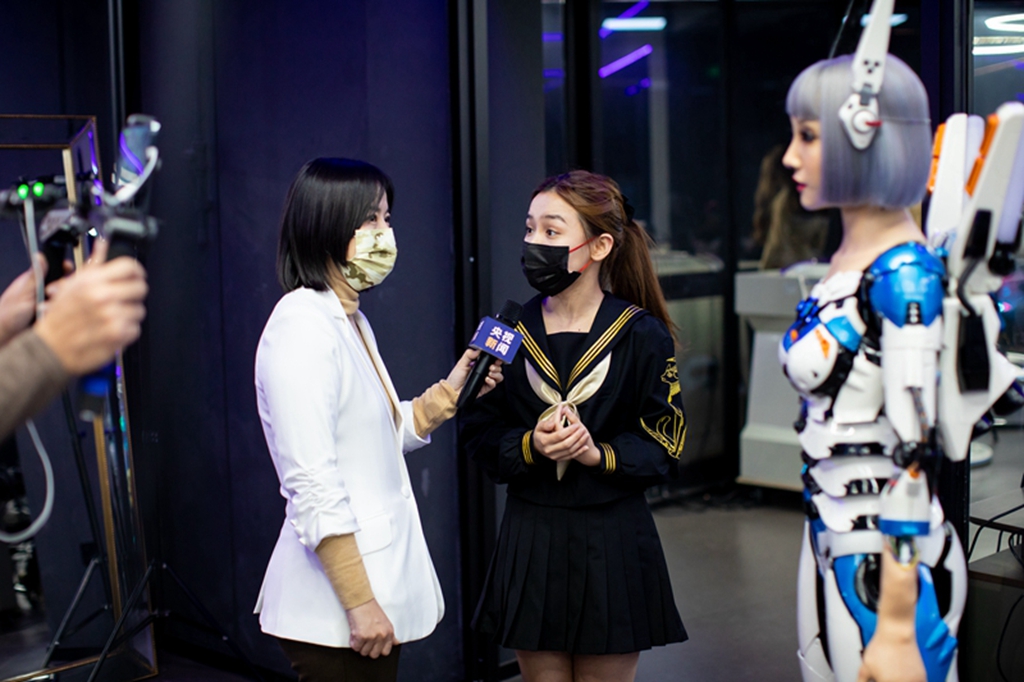 央视新闻直播——带你穿越未来世界exrobots