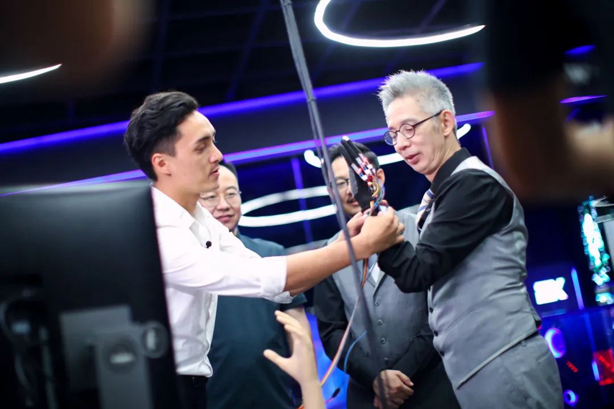 腾讯视频《未来新世界》——探秘EX未来科技馆exrobots